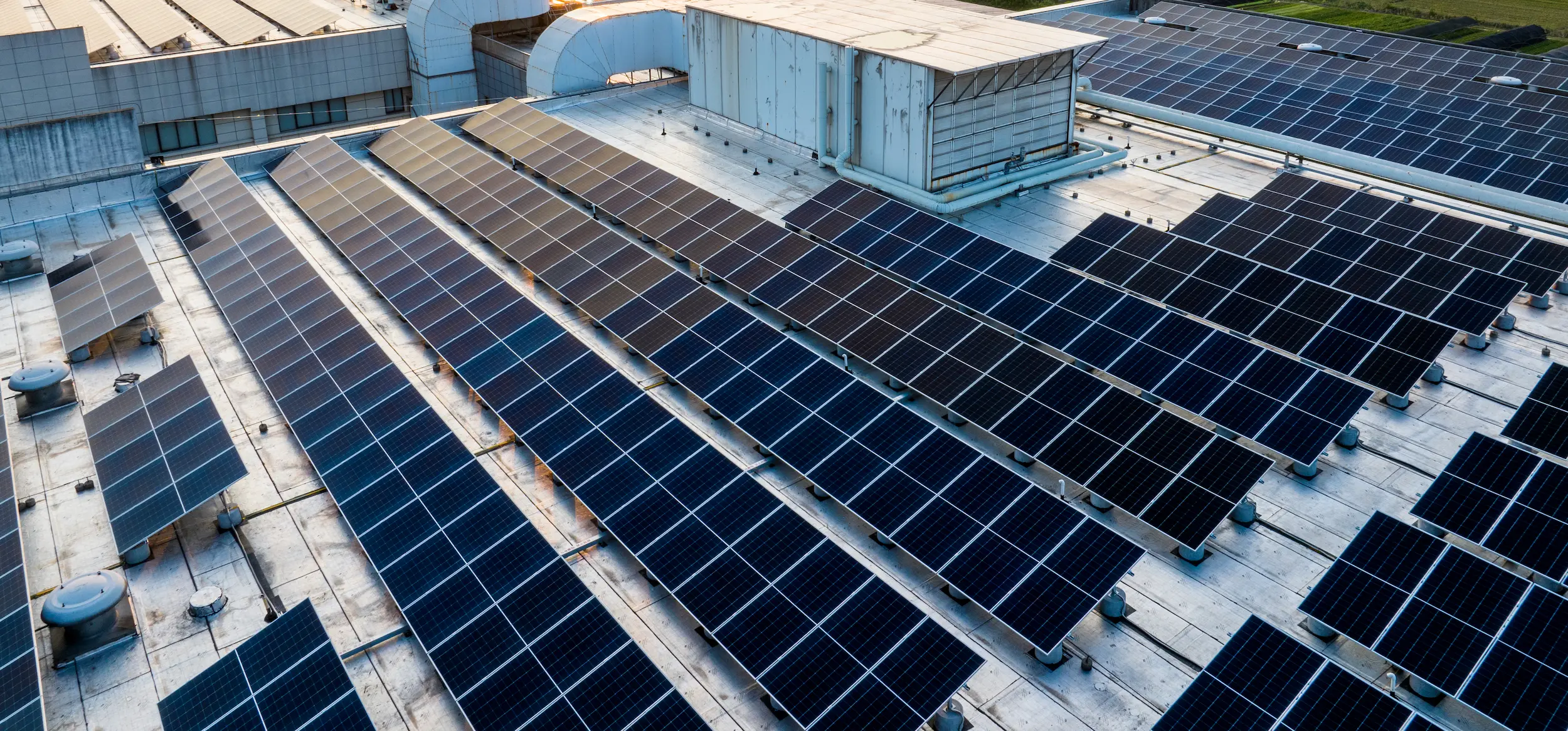 Solceller til erhverv: effektiv energiløsning